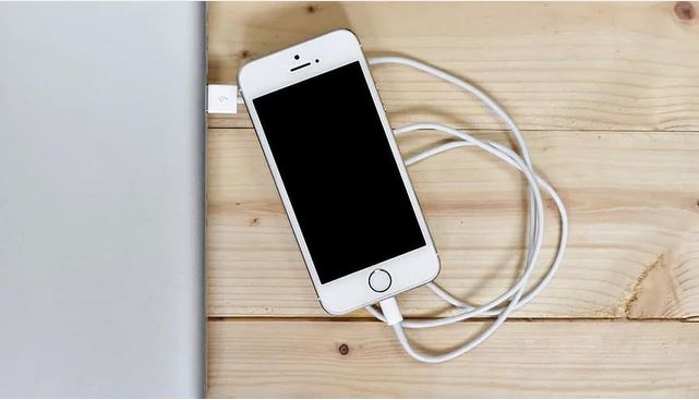How to keep your phone charged and useful in an emergency - Centreline